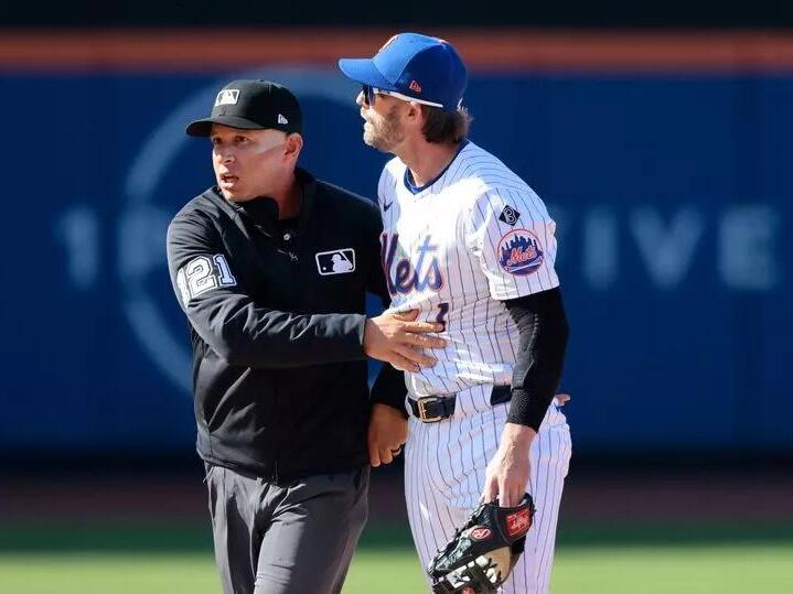 Mets pitcher ejected for throwing at Rhys Hoskins' head following ...