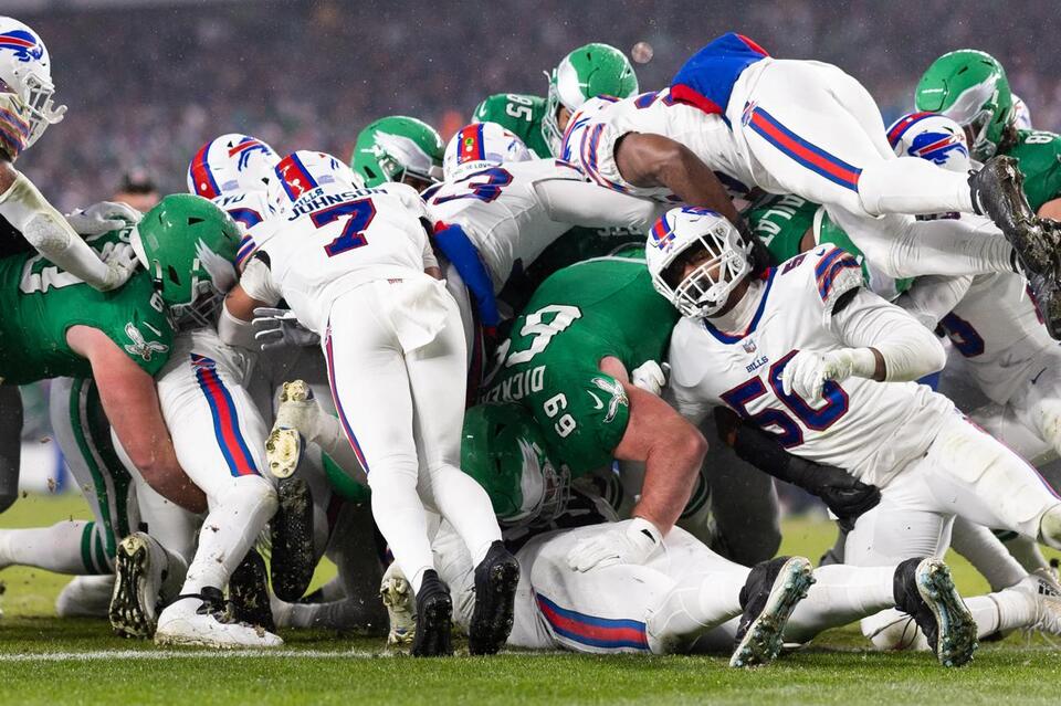 Giants Legend Michael Strahan Reveals the Wild (Illegal) Way He’d Stop ...