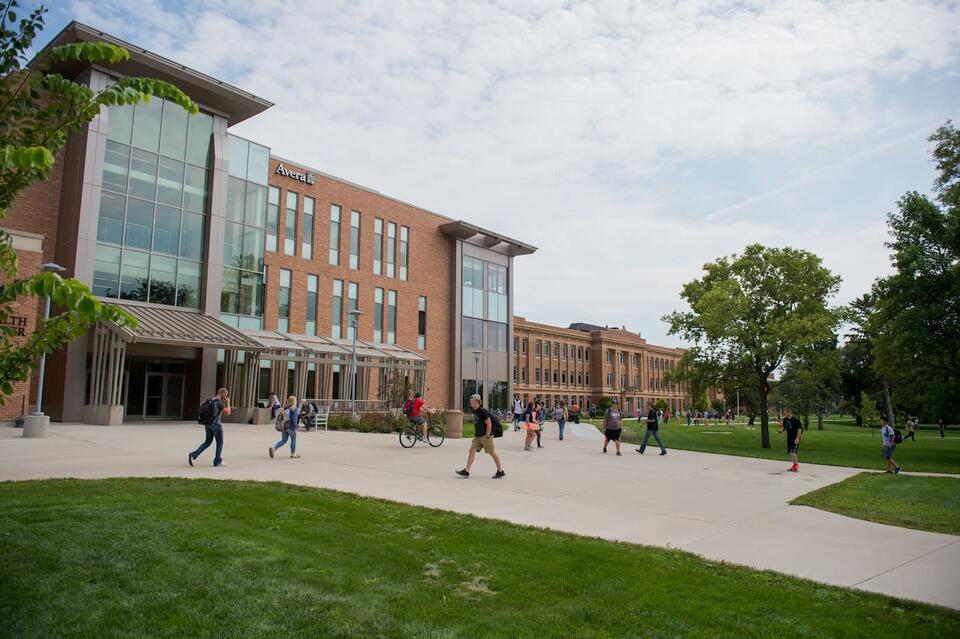 Pharmacy, business experts combine in fast-growing university research ...