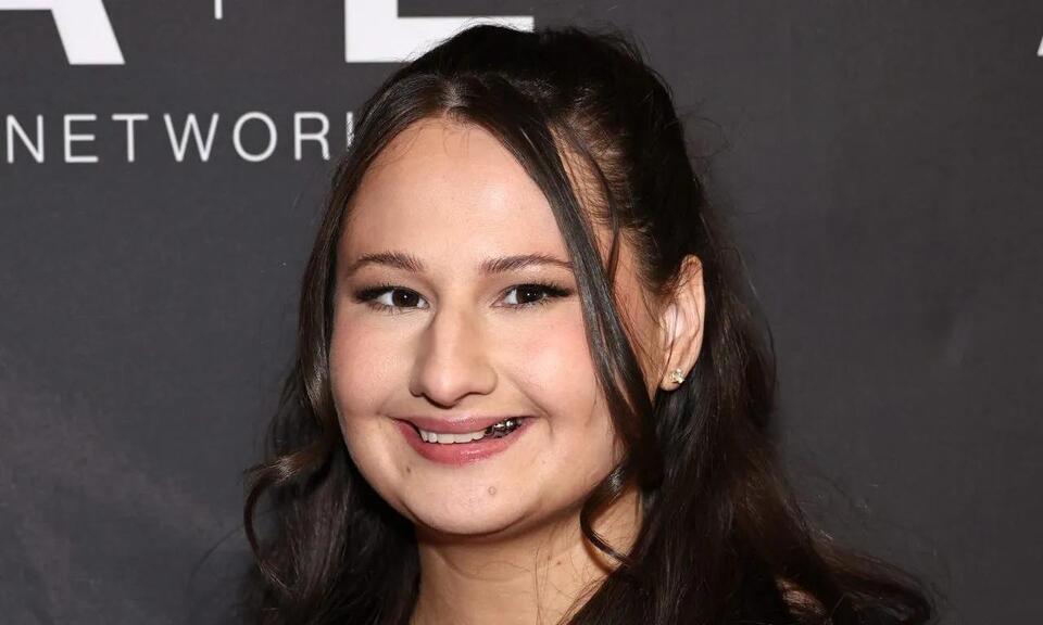 No Cap! Gypsy Rose Reveals Smile Makeover After Removing Her Silvers ...