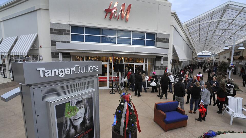 Tanger CEO says retailers are 'discounting to meet the consumer' this ...