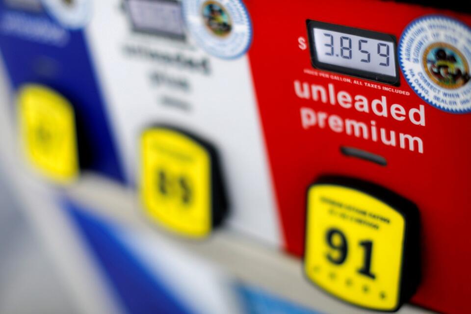 Gas Prices Drop As Fall Season Approaches - NewsBreak