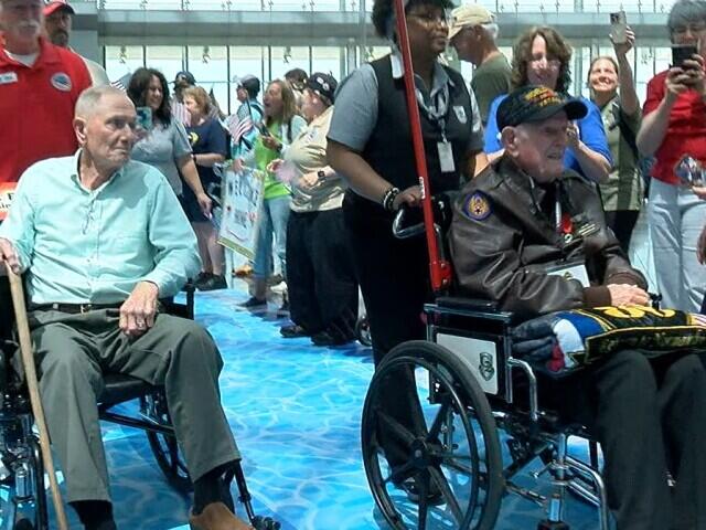 2 Hoosier D-Day veterans return home from France for 80th anniversary ...