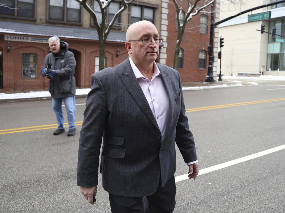 Over $1.5M in debt, father of accused Highland Park shooter files for ...