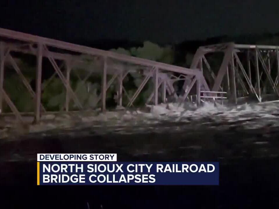 North Sioux City railroad bridge collapses