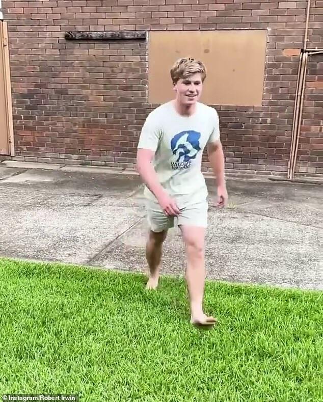 Robert Irwin's fans nickname him 'Big Daddy Robert' as the 18-year-old ...