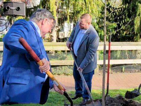 Port Jefferson celebrates Arbor Day with native Long Island tree planting