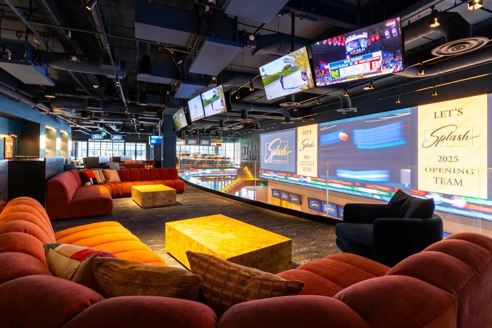 A Huge New Sports Bar With a Ginormous TV Screen Lands in Thrive City ...