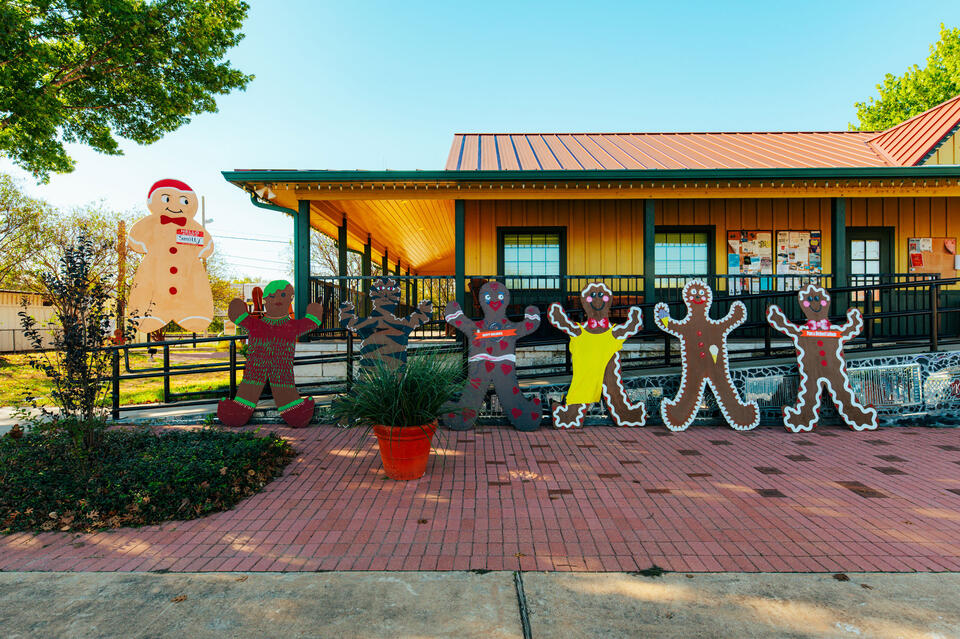 When Smithville Baked the World’s Largest Gingerbread Man - NewsBreak