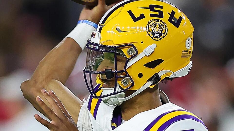 Jayden Daniels Addresses Viral Photo Of His Weird-Looking Elbow - NewsBreak