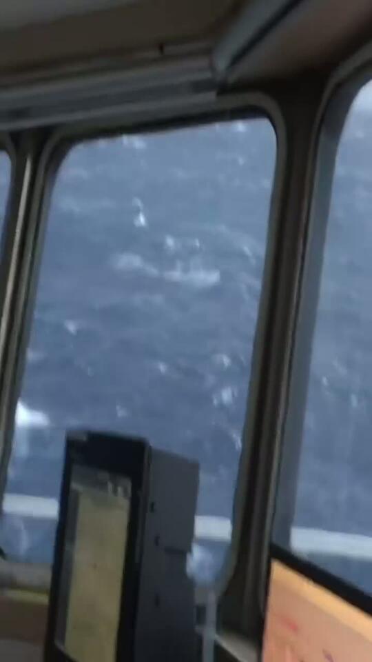 Container ships rolling - NewsBreak