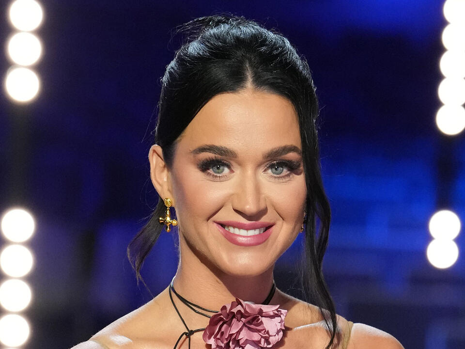 Katy Perry Stuns In A Figure-Hugging Tan Dress As She Lands In Georgia ...