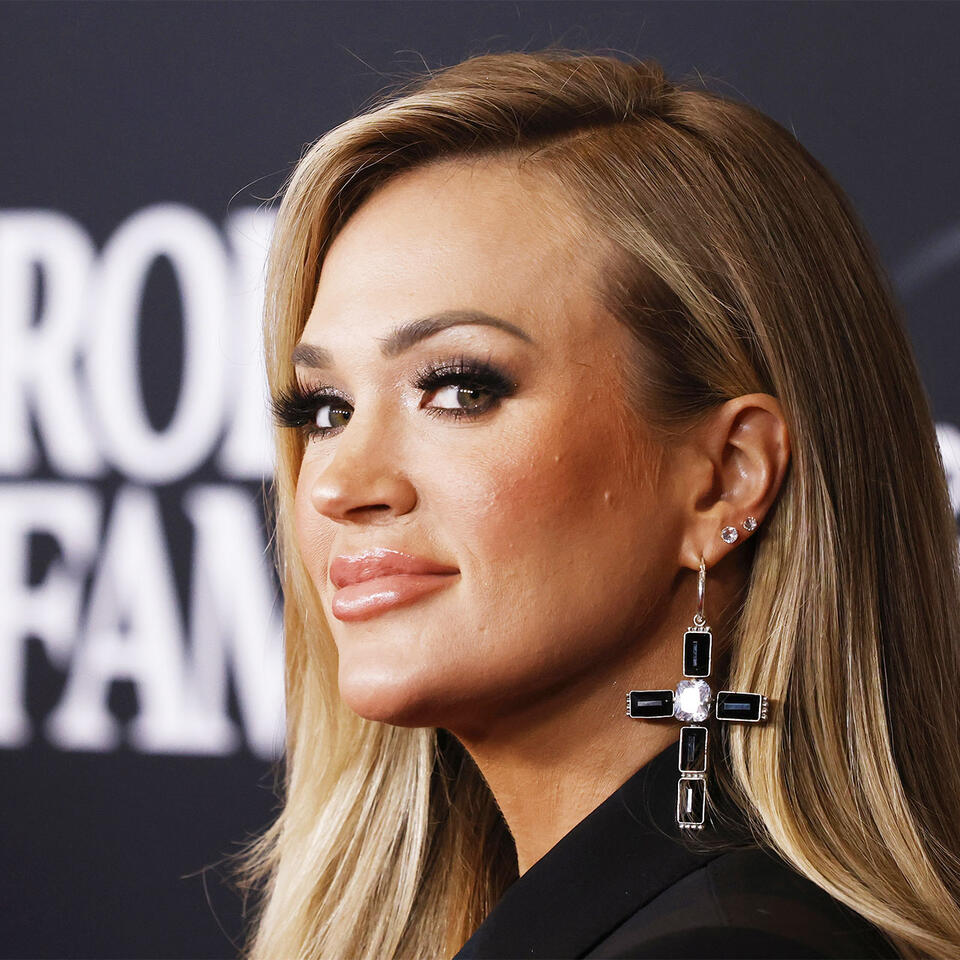 Fans Think Carrie Underwood Looks 'Totally Different' After Alleged ...