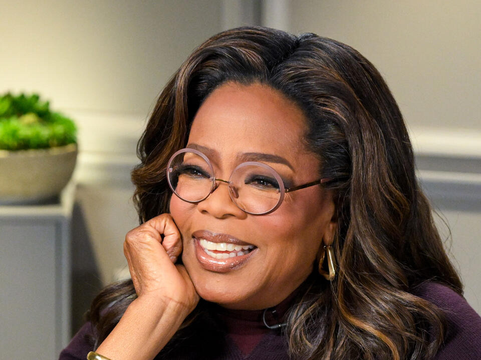 Oprah Winfrey Looks As Thin As Ever In A Fitted Purple Sweater And ...