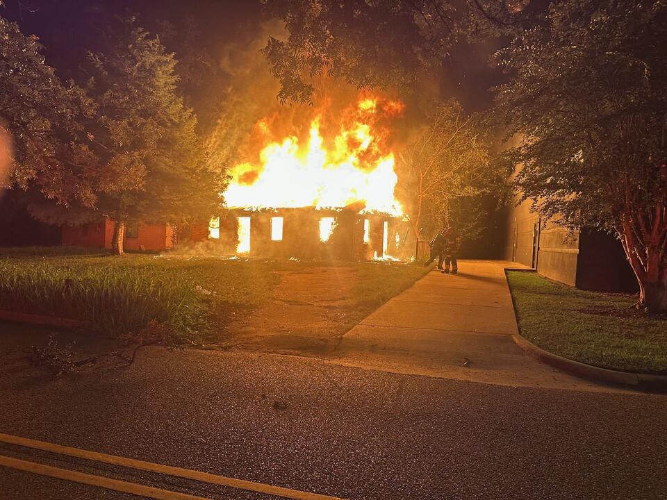 Montgomery Fire/Rescue investigating house fire on Chestnut Street ...