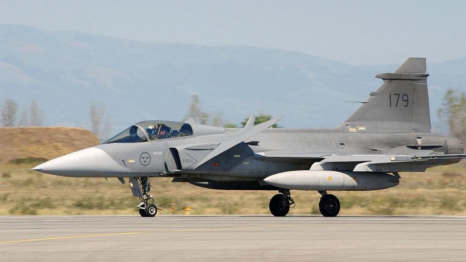 After More than a Decade, Sweden Is Finally Getting New Gripen Fighter ...