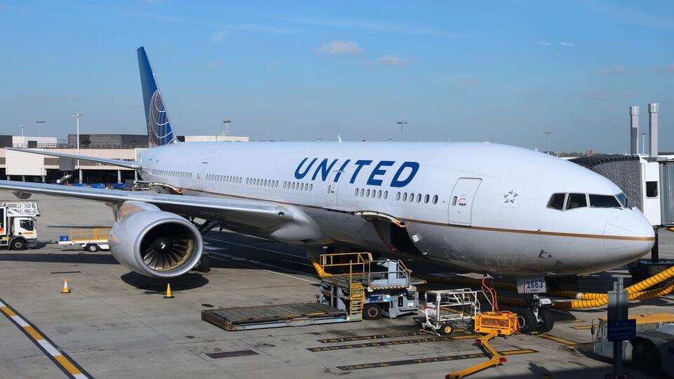 United Airlines Extending 757 Service Until 2026 Despite Age and Space ...