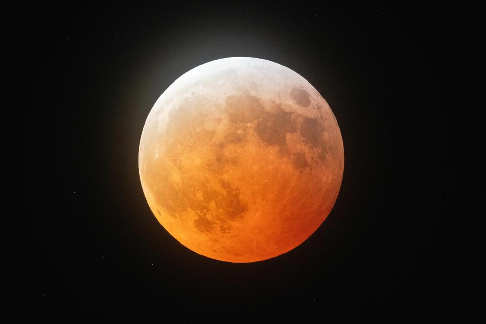 Why does the Moon turn red during eclipses? The Science behind the ...