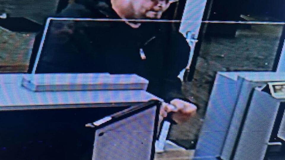 Person robs Bainbridge bank, police searching for suspect - NewsBreak