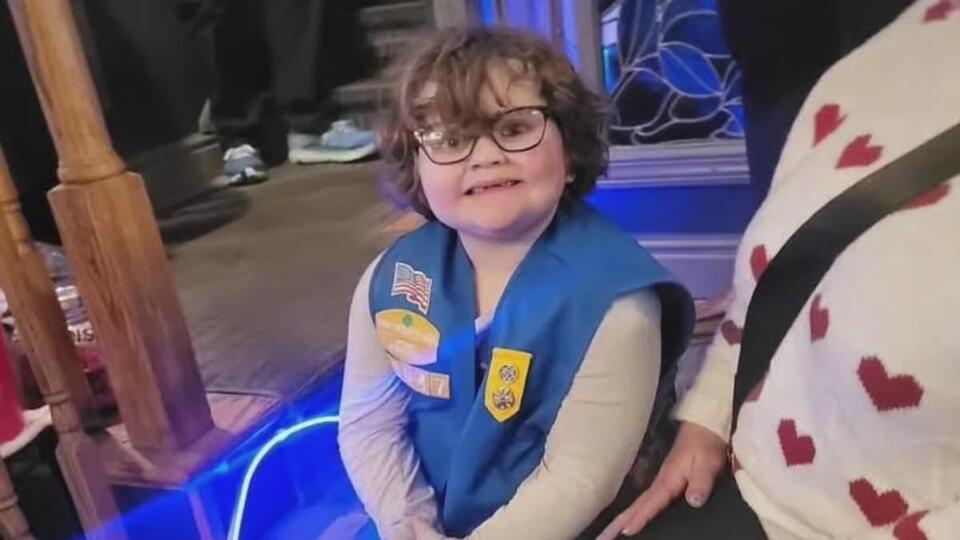 6-year-old Girl Scout breaks record with 87,000 cookie sales in one ...