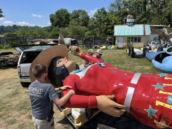 Buck Atom's Cosmic Curios new 19 ft. 'Stella Atom' statue on her way to ...