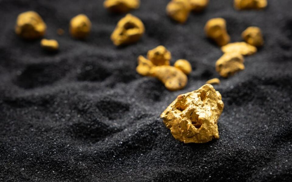 Lead was turned into gold – but only for a trillionth of a second ...