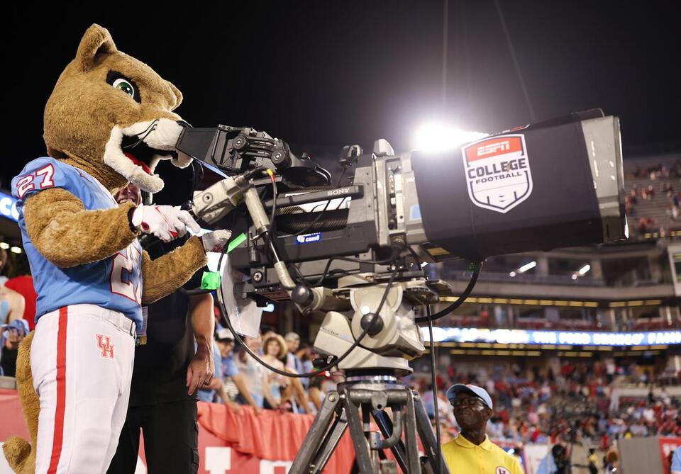 YouTube TV & ESPN Dispute Costs Users CFB Channels - NewsBreak