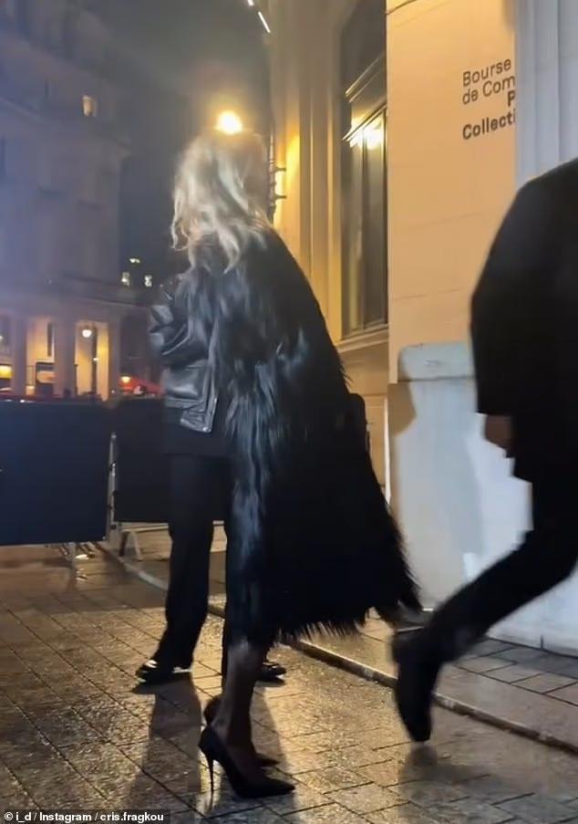 Kate Moss almost topples over as fans slam 'rude men' for cutting in ...