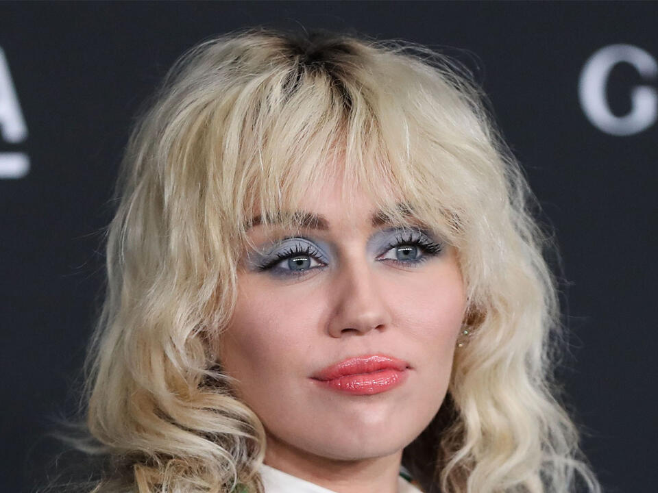 Miley Cyrus Stuns With Her New Hair Transformation As She Returns To ...
