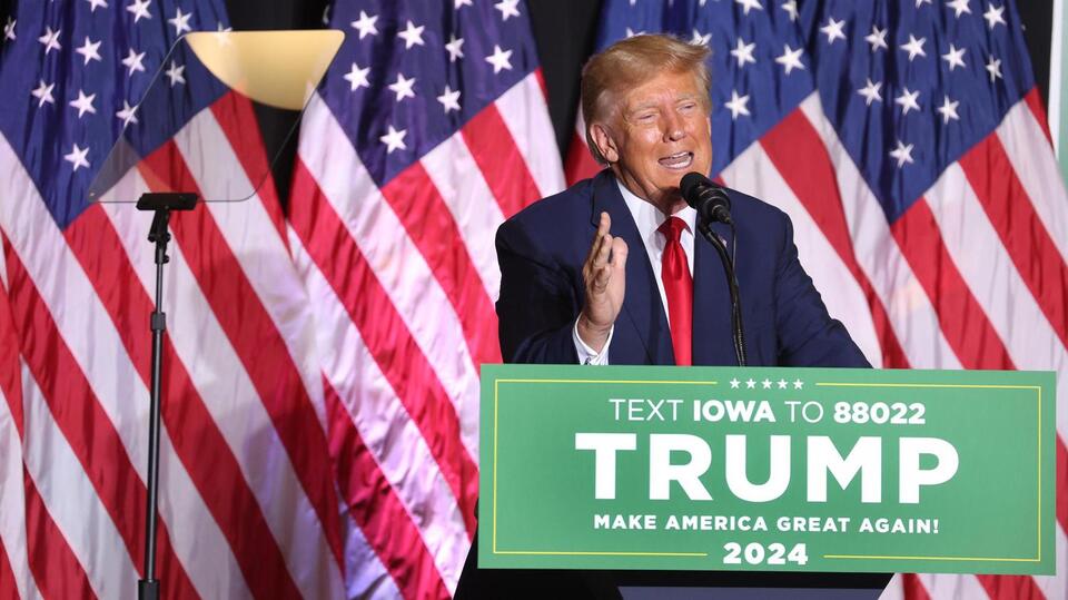 Trump signals busy midterm campaign schedule, will target Iowa farmers ...