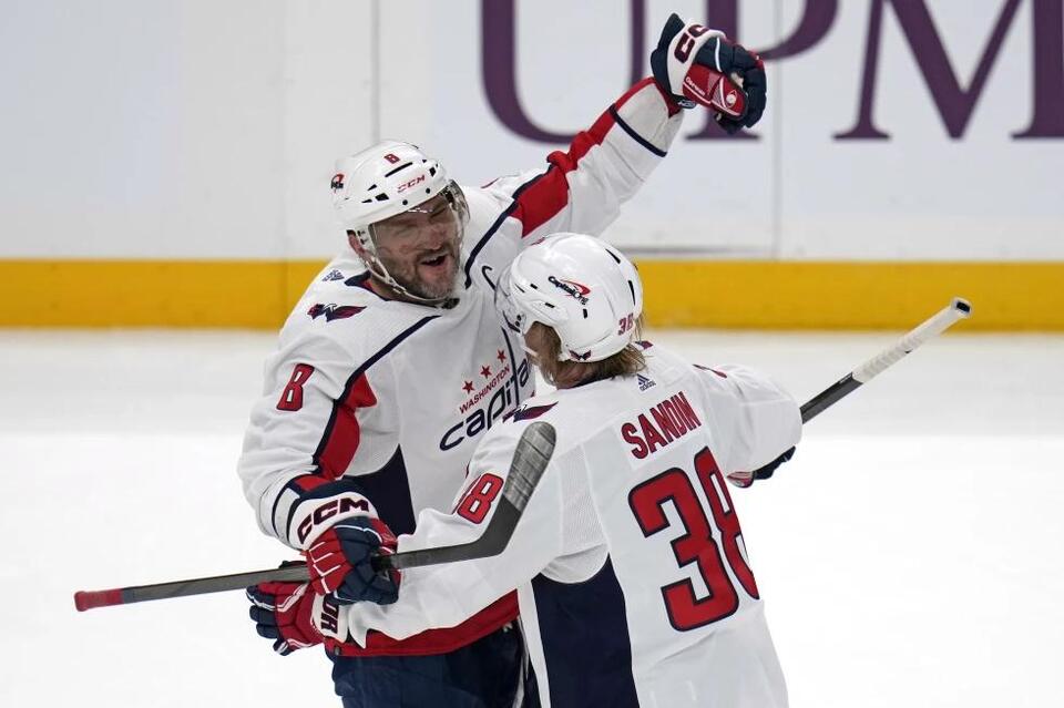 Alex Ovechkin helps the Washington Capitals beat Sidney Crosby and the ...