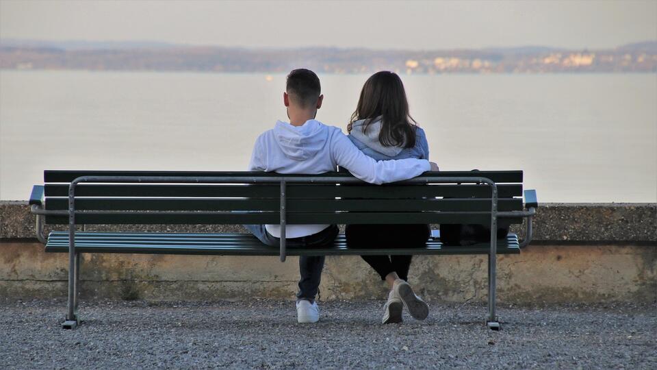 6 Ways to Spot a Genuine Connection - NewsBreak