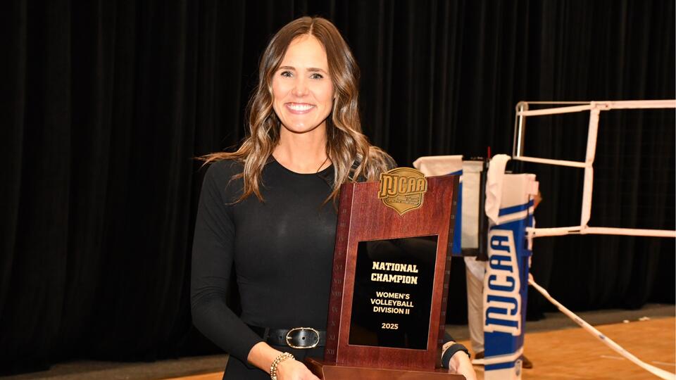 Mary Frahm Named 2025 NJCAA DII Volleyball Coach of the Year - NewsBreak