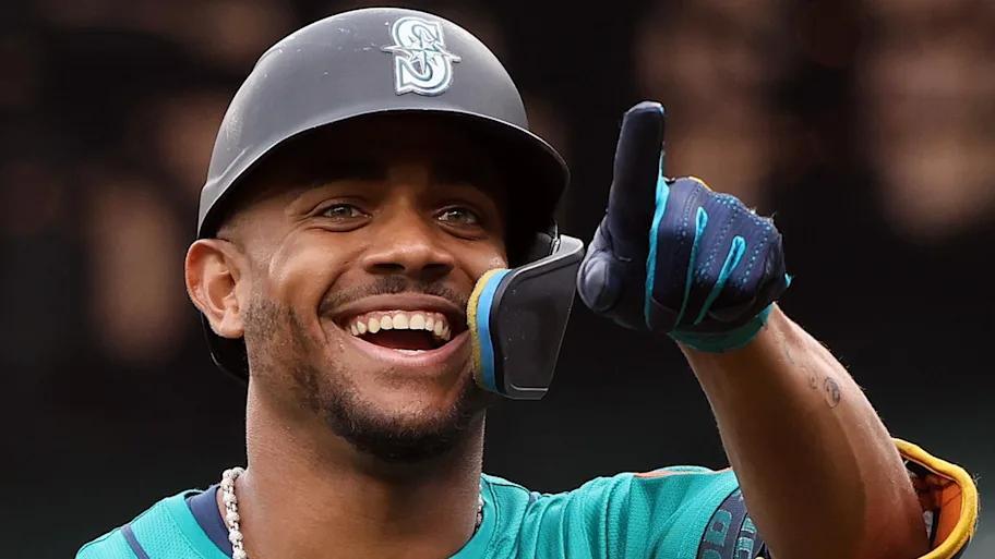 Seattle Mariners Outfielder Avoids Scary Situation at Little League Classic - NewsBreak