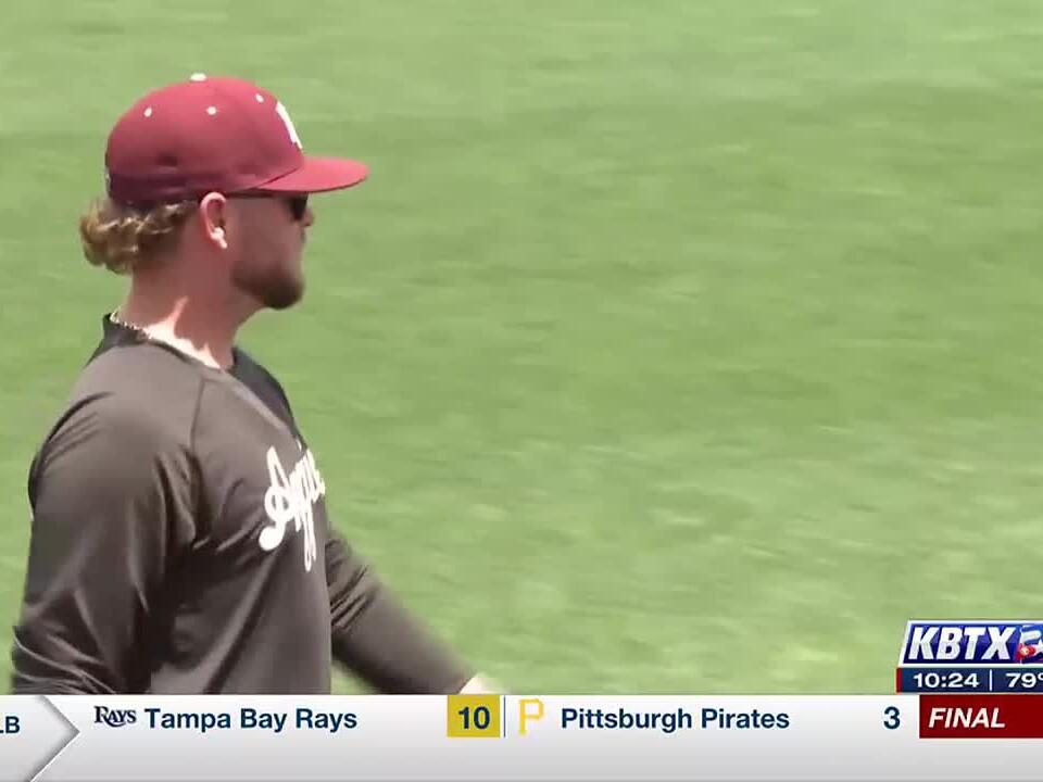 Max Weiner key to Aggies’ Omaha run