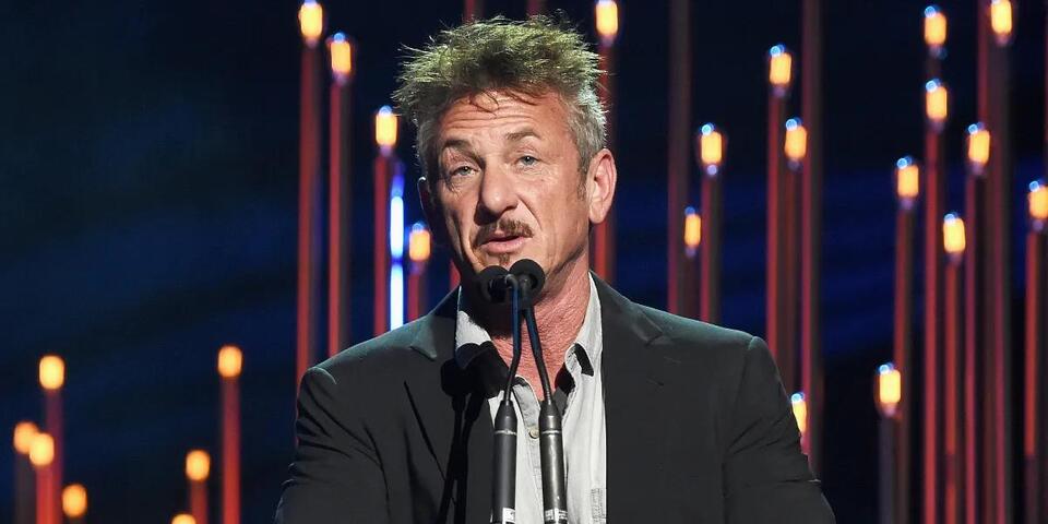 Sean Penn's Viral Behavior during the 2026 Golden Globes Ceremony ...