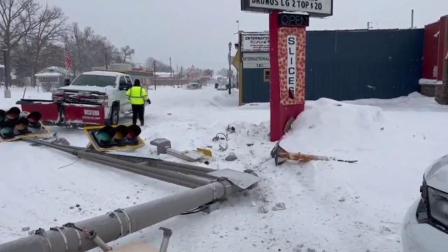 Traffic light down after hit-and-run - NewsBreak