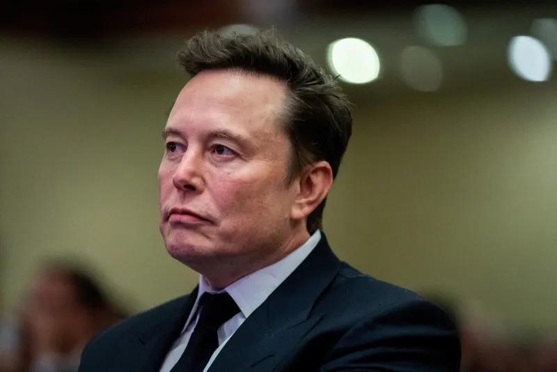 Elon Musk doesn't want people to know he uses a laptop - NewsBreak