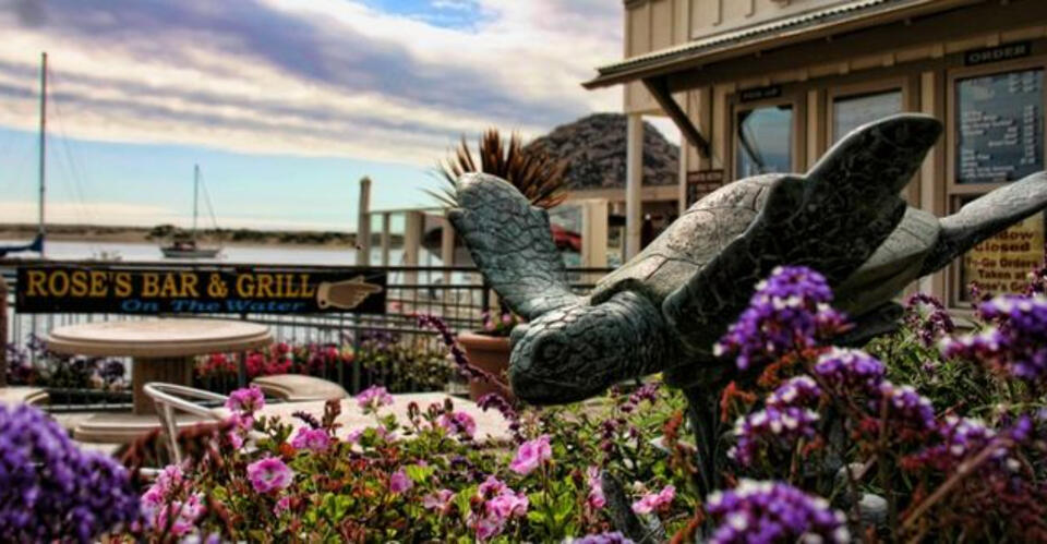 Enjoy All-You-Can-Eat Crab Every Tuesday At This California Coastal ...