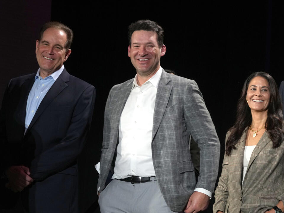 Tony Romo's Emotional Moment With Jim Nantz Captured on Camera