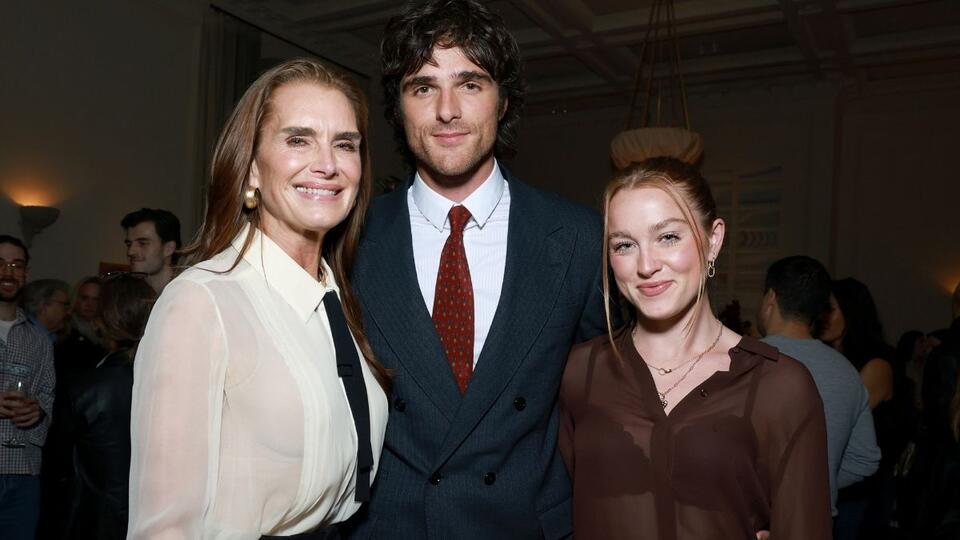 Brooke Shields & Daughter’s Sheer Shirts Make for Flirty Corpcore Looks ...