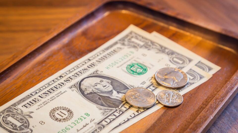 To Tip or Not to Tip: 8 Times Skipping a Tip Is Generally Acceptable ...