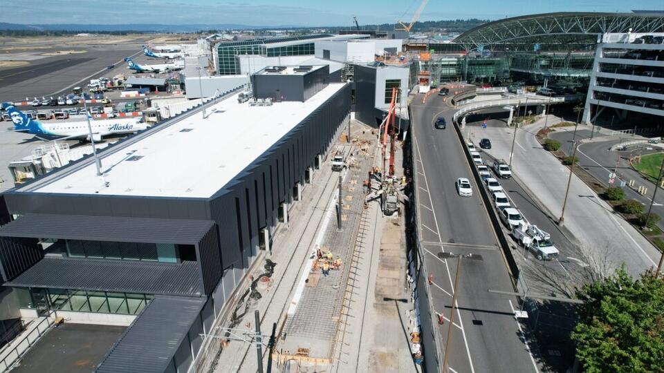 TriMet MAX Red Line service resumes to Portland International Airport ...