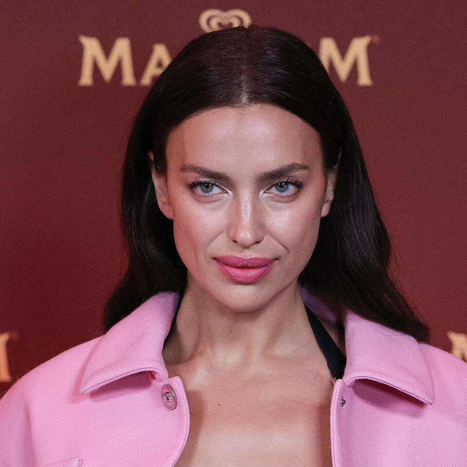 Irina Shayk Turns Heads In Two Leather Coats For A Stroll In NYC—Following Rumors That She Wants ...