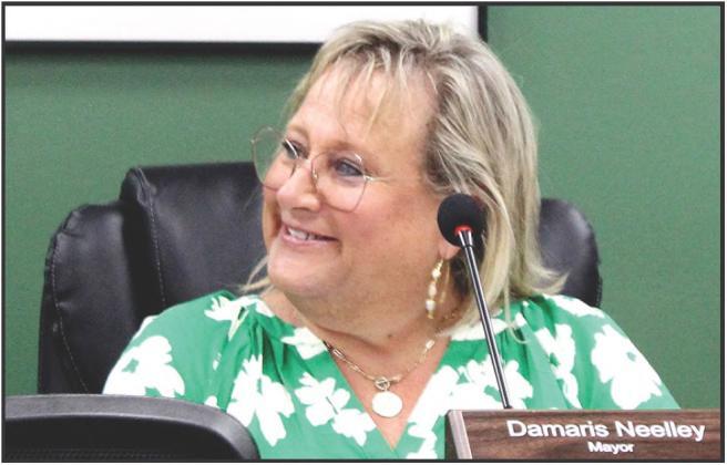 Neelley sworn in as Clifton's new mayor - NewsBreak