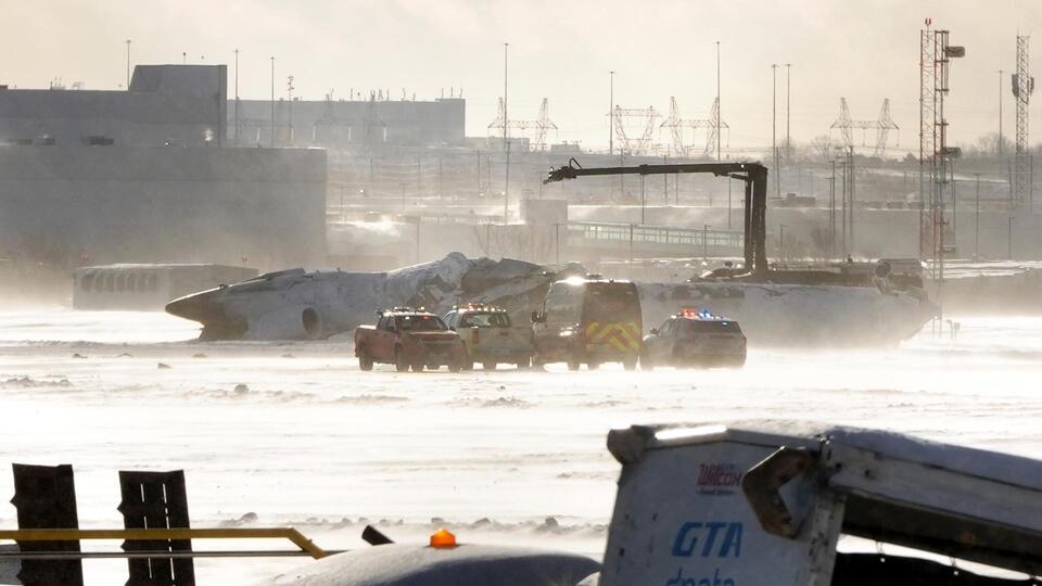 Delta plane flips upside down after landing in Toronto | What may have ...