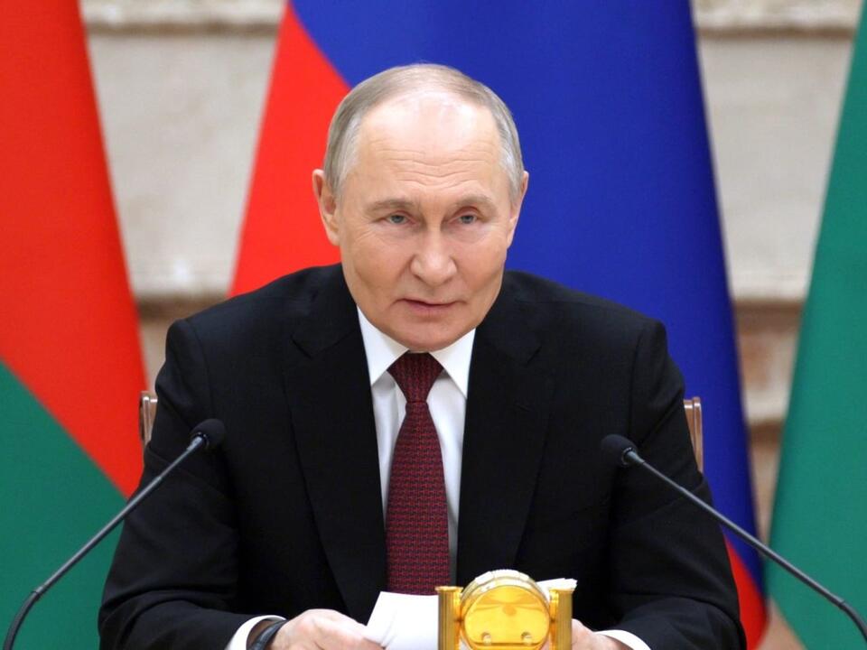 Putin holds annual press conference and televised call-in show