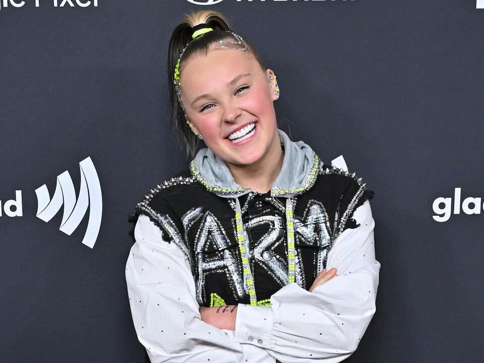 JoJo Siwa Clapbacks That Deserve to Be at the Top of the Pyramid