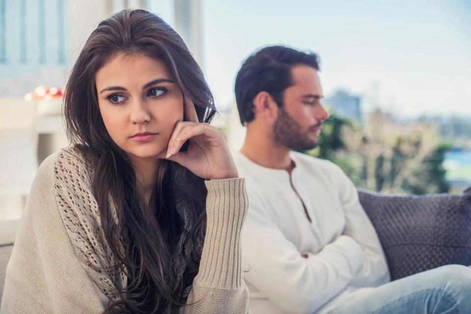 8 Ways Emotional Manipulation Shows Up in Everyday Life - NewsBreak