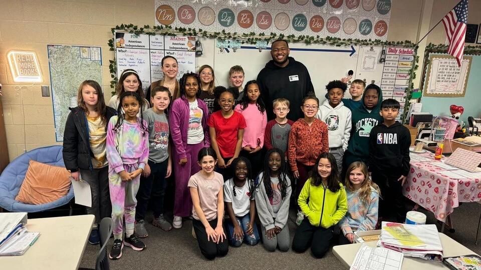 NFL star Dewayne Carter returns home to Pickerington to visit with ...